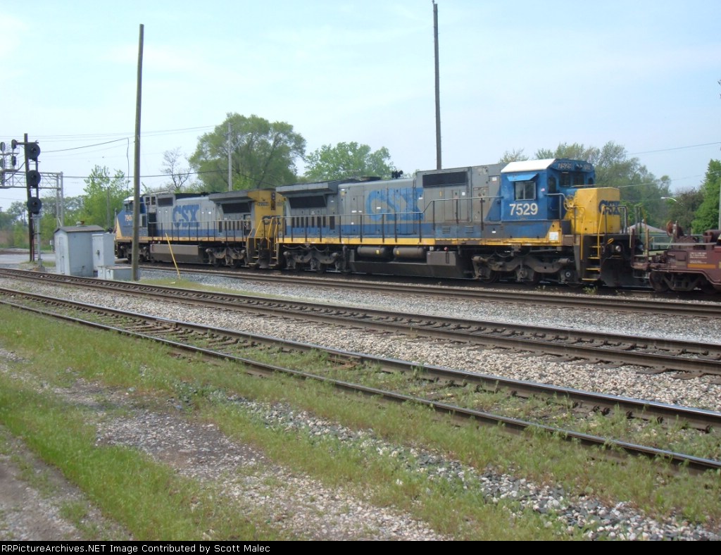 CSX 7907 & 7529